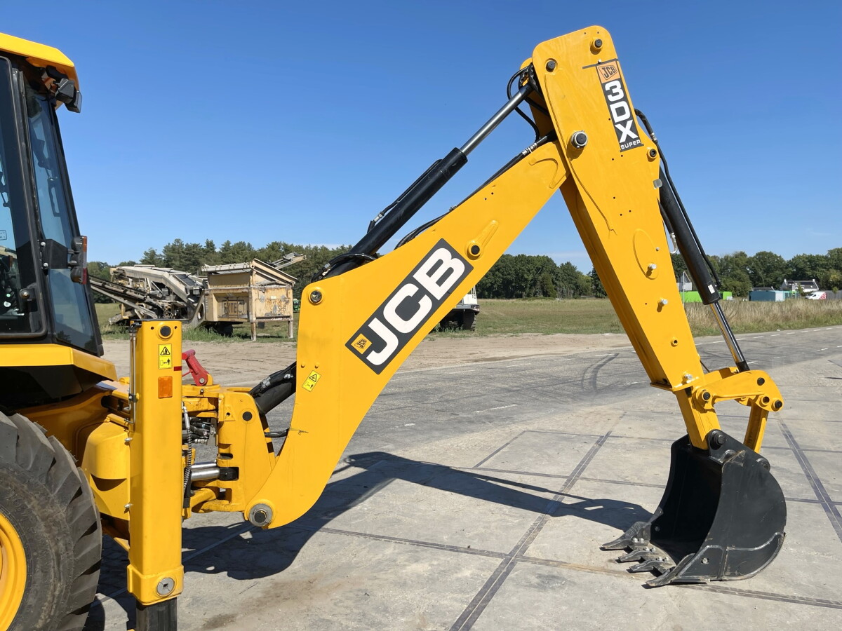 JCB 3DX / 3CX Super Eco Xpert -Telescopic Boom Backhoe Loader | Boss Machinery